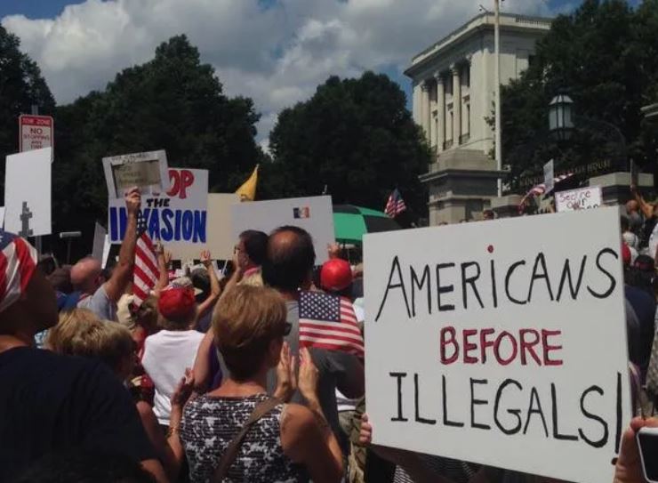 Colorado Governor Dismisses Reality Of Venezuelan Gang Taking Over Town ...